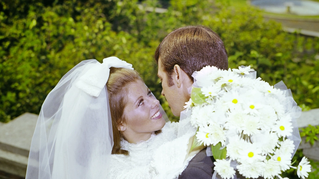 9 memorable low-cost weddings from the 1960s and 1970s