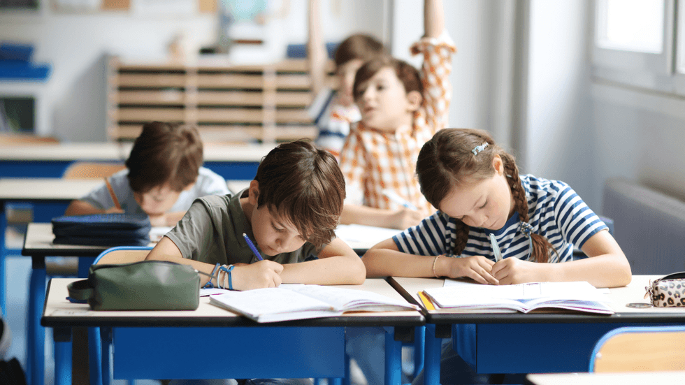 Third of white pupils from disadvantaged backgrounds leave primary ...