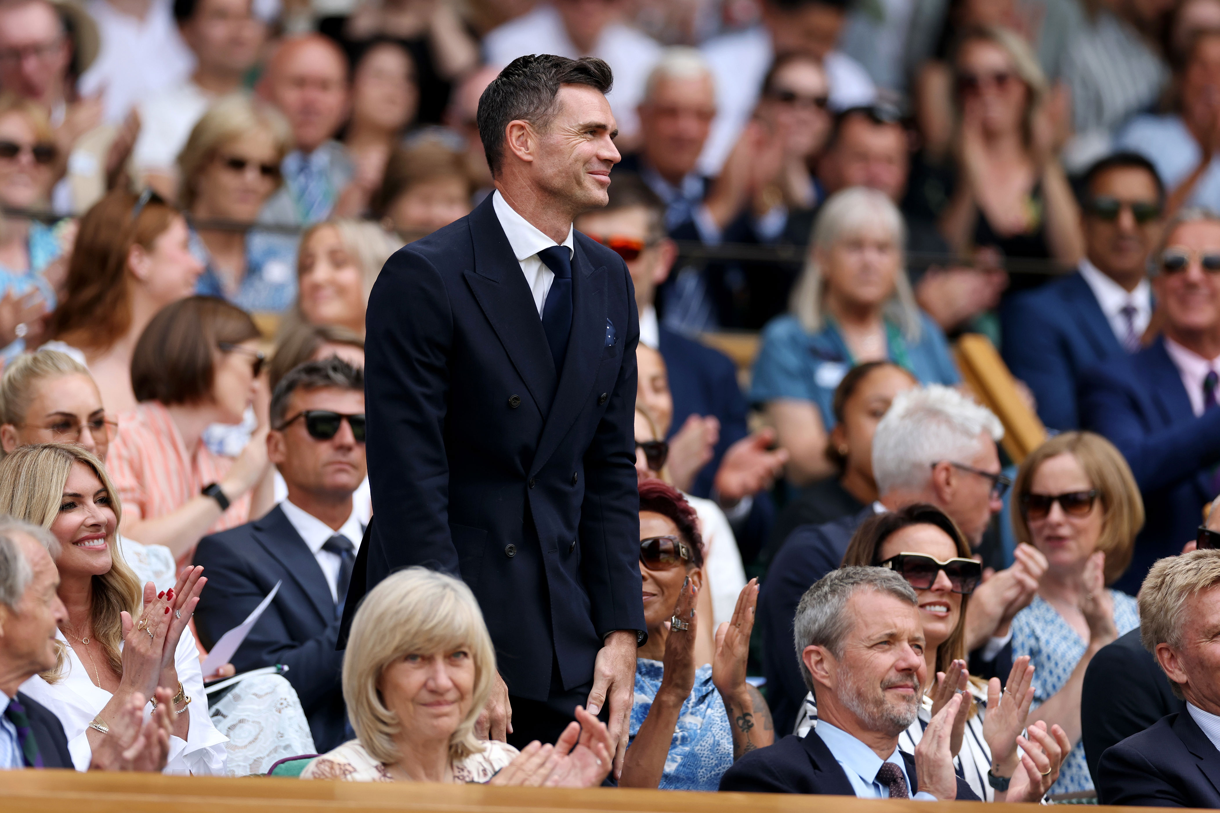 Who's in the royal box at Wimbledon on day 7?