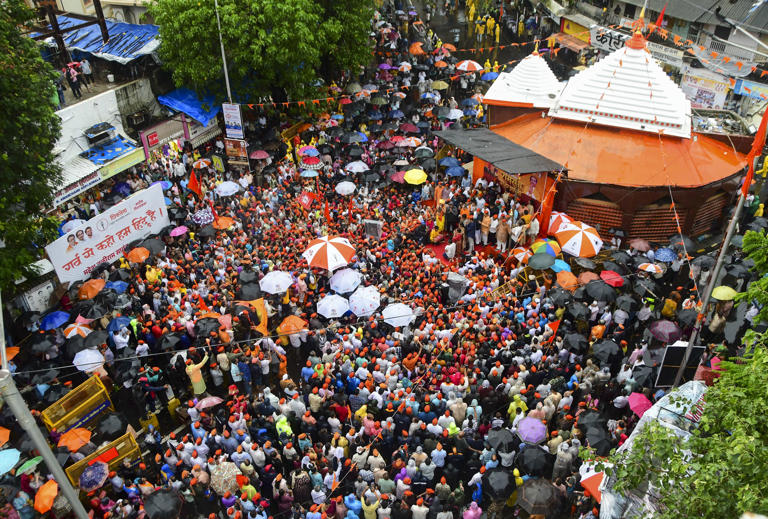 Those looting Hindus are in power: Uddhav launches Ram Raksha agitation ...