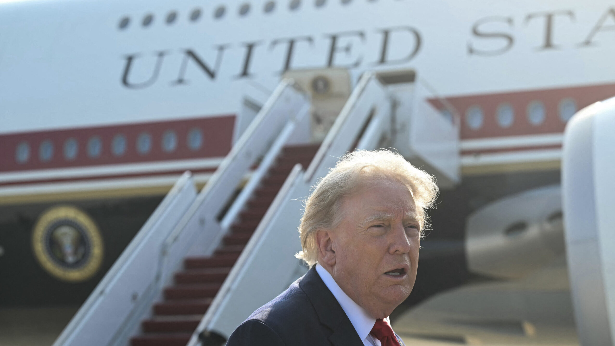 People spotted one bizarre detail inside Trump’s new Air Force One and ...