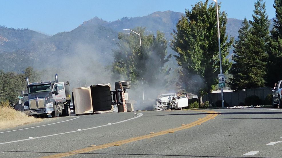 Rollover crash closes Quartz Hill Road in Redding