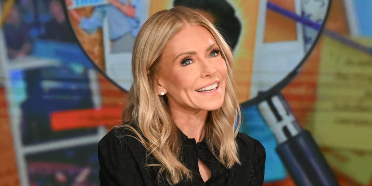 Where is Kelly Ripa on ‘Live’? Mark Consuelos shares the “painful ...
