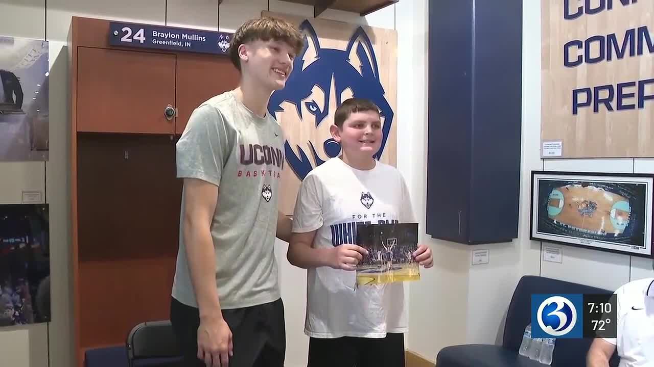 UConn fans line up in South Windsor for signed prints of Braylon ...