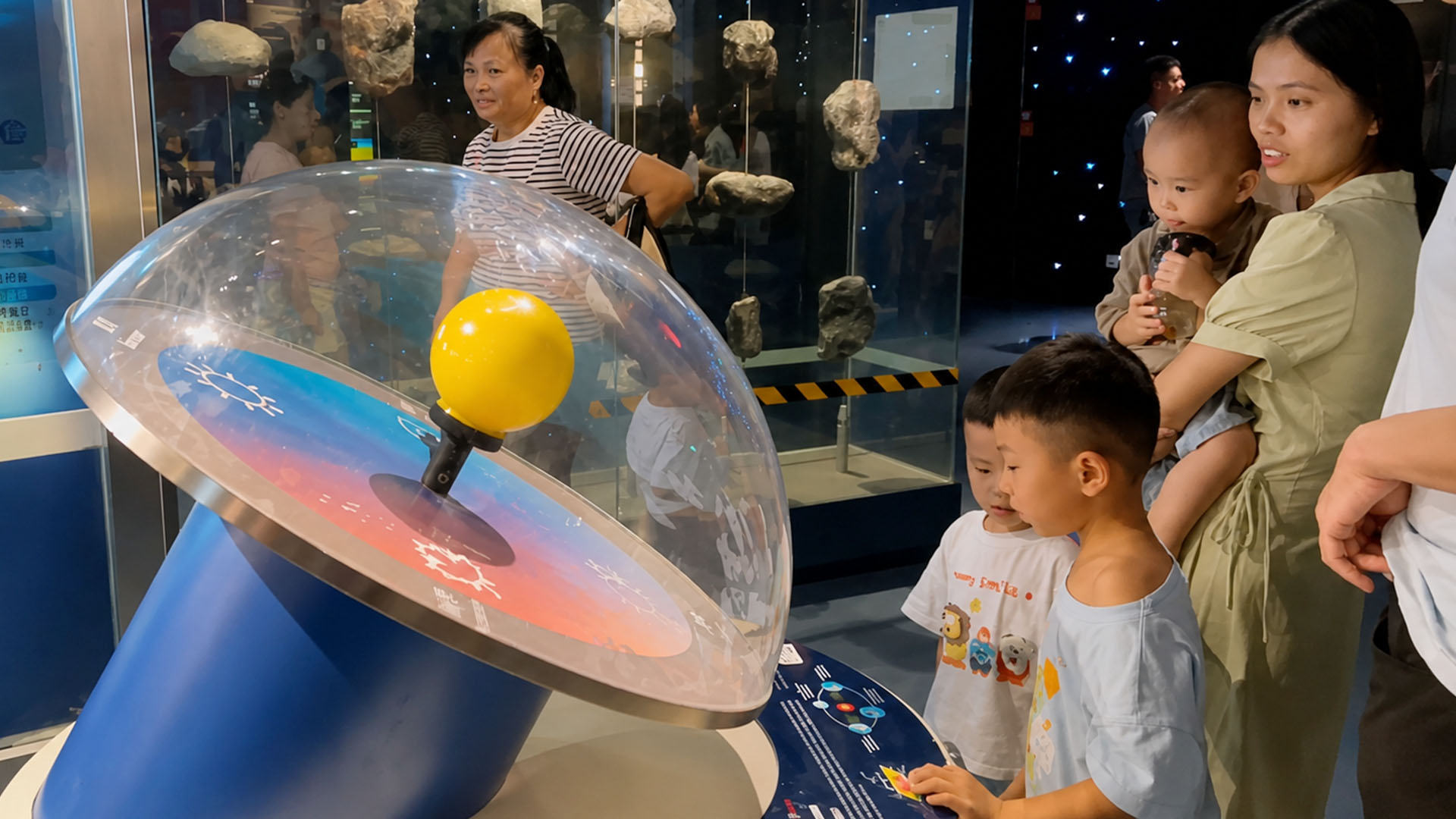 Hands On Science Activities Welcome Visitors Inside Chinas Largest ...