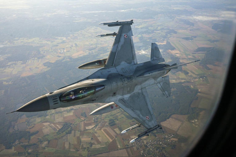 Air raid sirens blare in Poland's Lublin region amid Russian mass ...