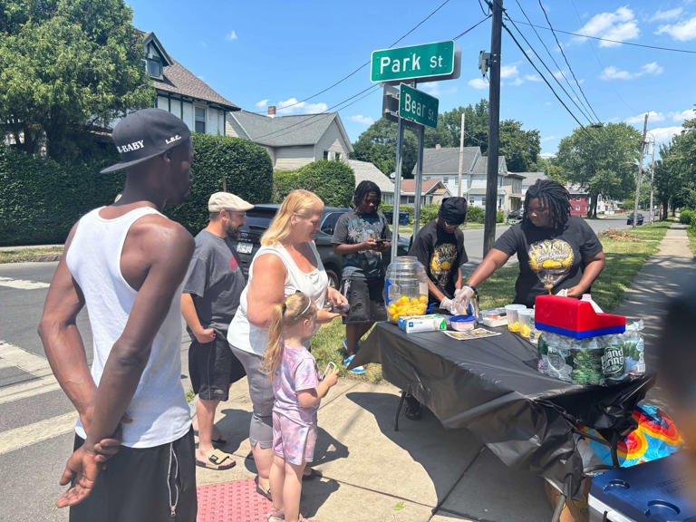 Syracuse kids’ lemonade stand makes some money and teaches financial ...
