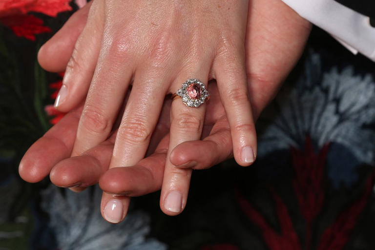 All About Princess Eugenies Rare Pink Orange Sapphire Engagement Ring