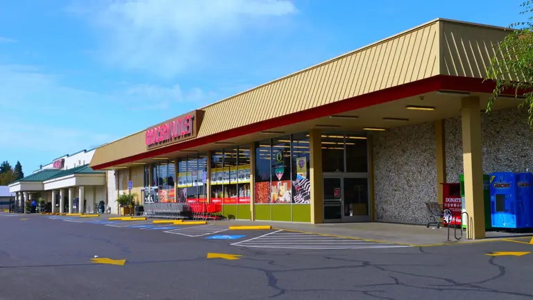 8 grocery store habits that instantly reveal you grew up poor