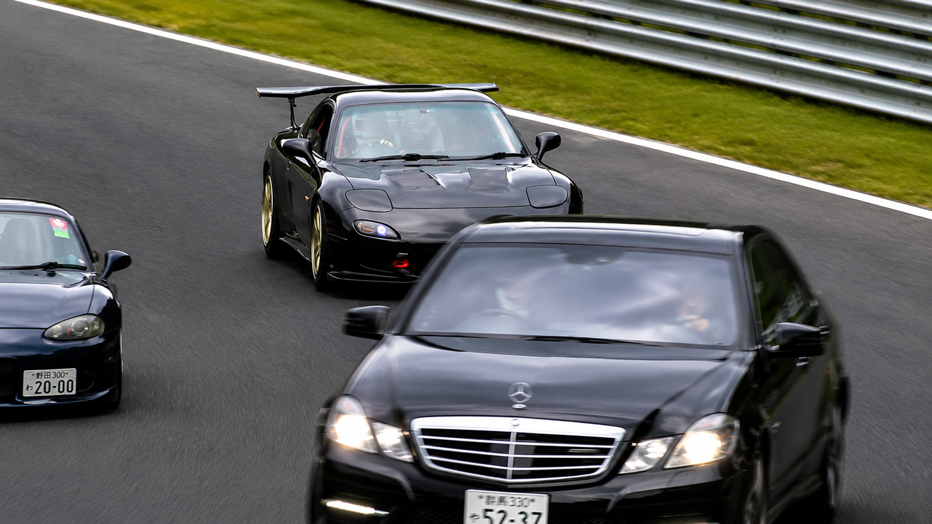 Mazda RX-7 approaches Nürburgring corner too fast