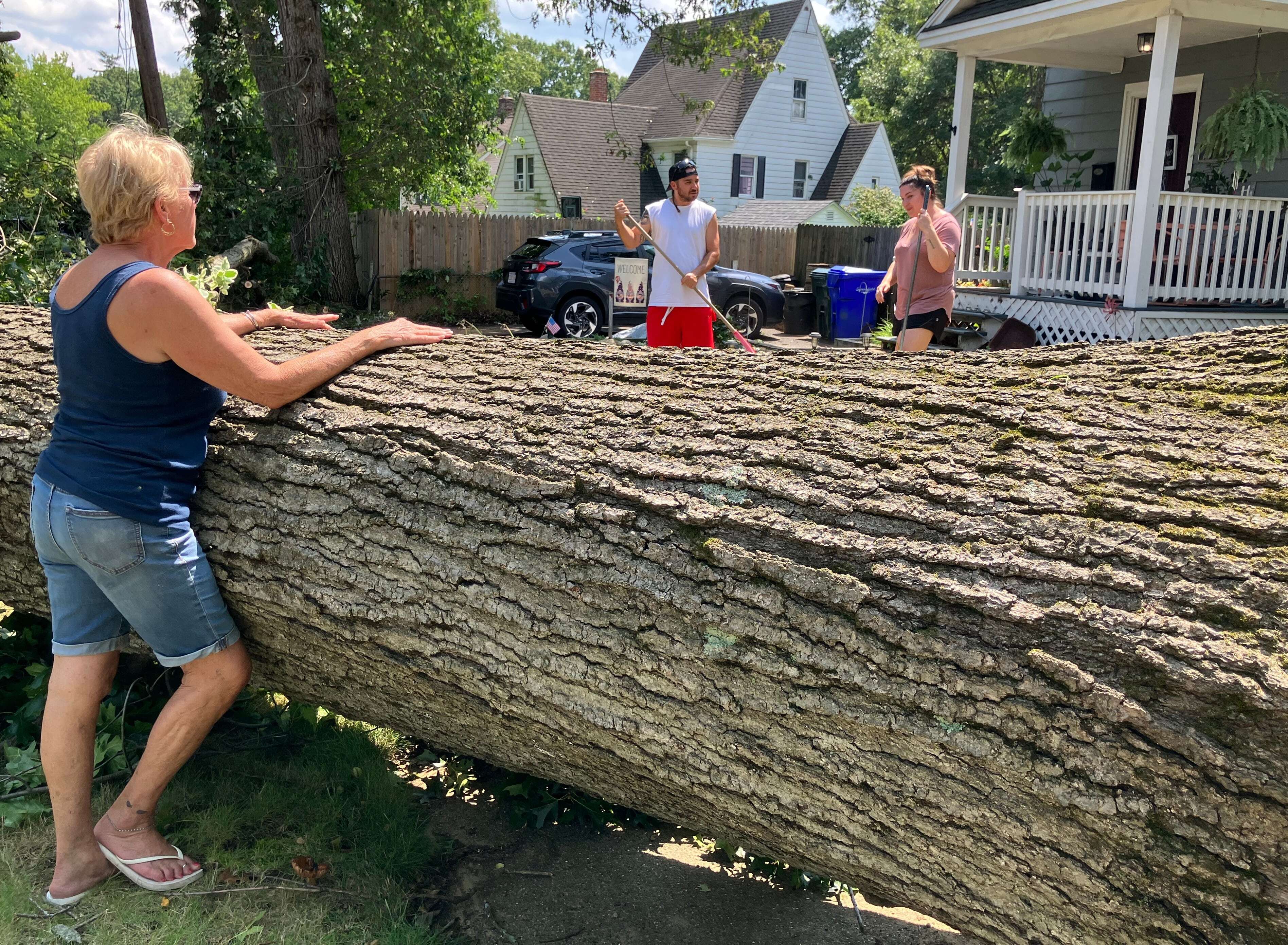 Microburst hits Springfield: 45 displaced after apartment building damaged