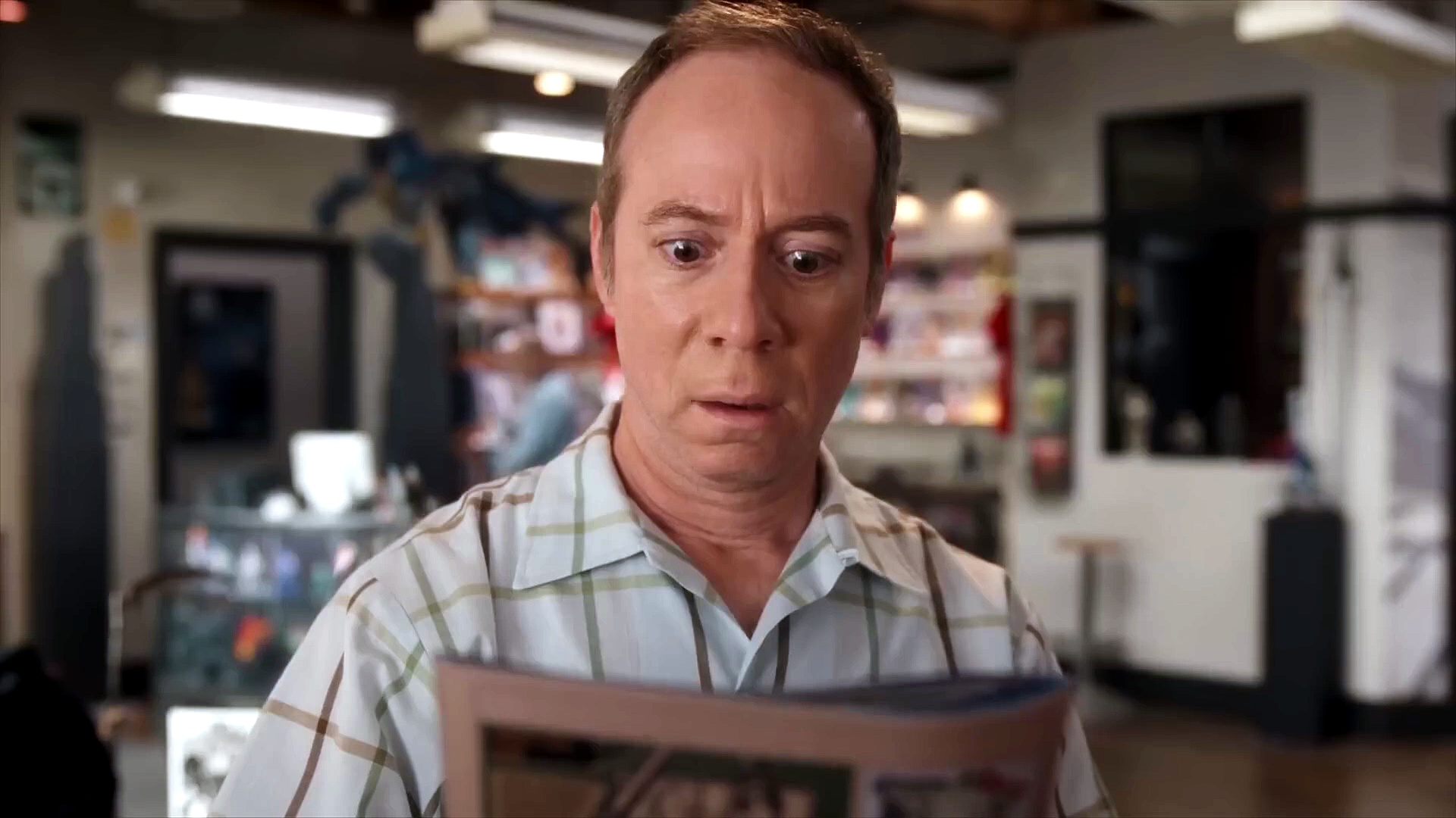 Stuart fails to save the universe S01E04 Stuart makes a wallet