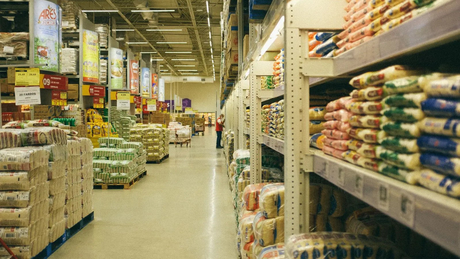 5 grocery habits that instantly reveal how you were raised