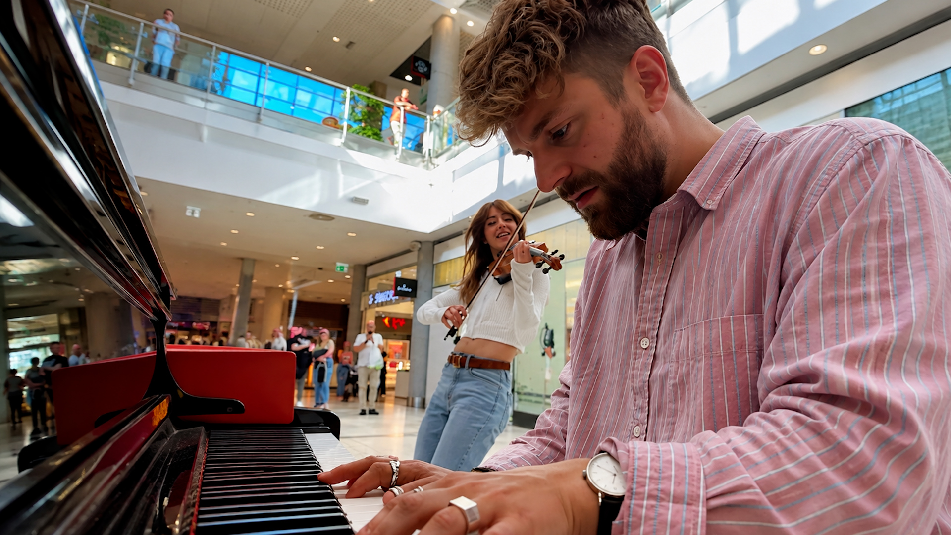Lindsey Stirling joins a supermarket piano performance