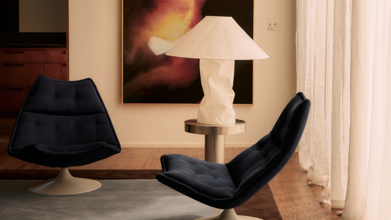 The absolute worst place to put your living room table lamp, according ...