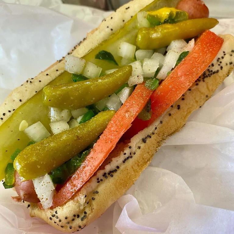 Owner of KCK hot dog stand is retiring, but this pop-up is taking it over
