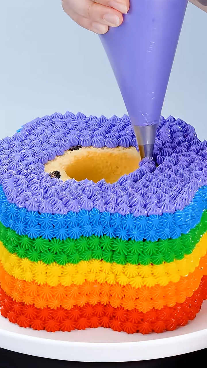 Satisfying Cake Decorating a Rainbow Chocolate Flower Cake