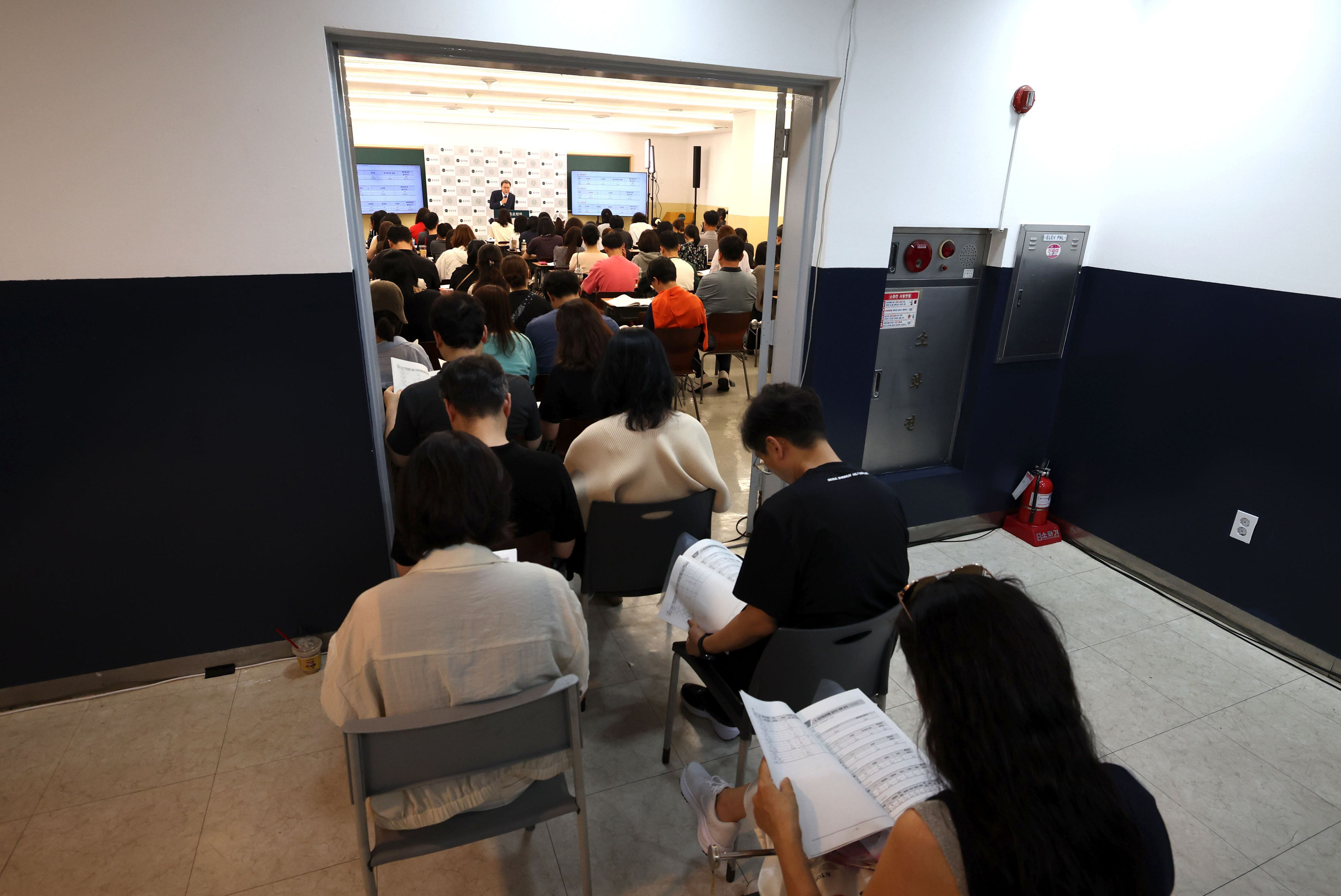 Exclusive: South Korea weighs absolute grading, essay questions for CSAT
