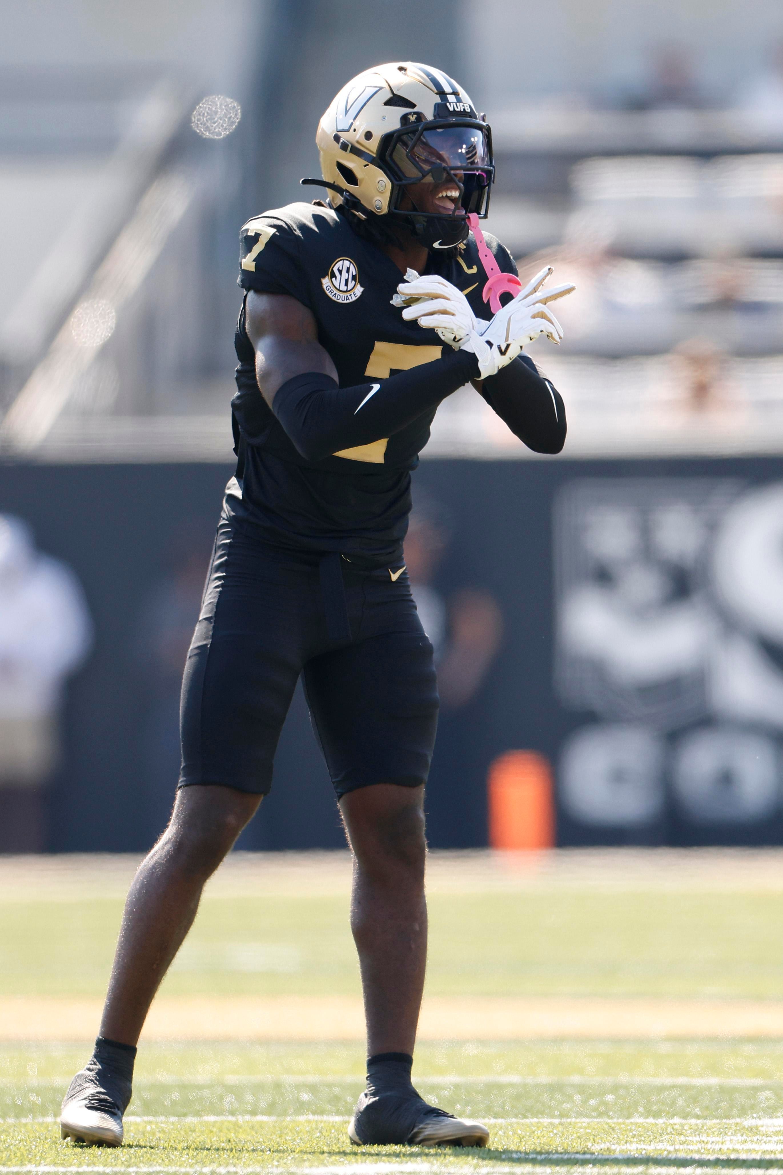 Chicago Bears sign safety Marlen Sewell