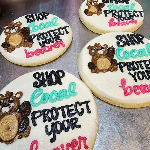 Buc Ees Sued A Mini Mart Businesses Are Striking Back With Beaver Logos