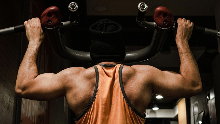 Want stronger arms and shoulders? Try this quick dumbbell workout