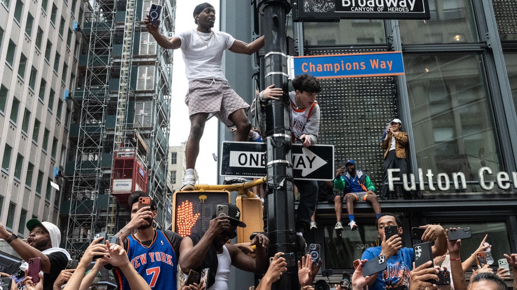 Champions Way street sign from Knicks parade sells for $30.5K at auction