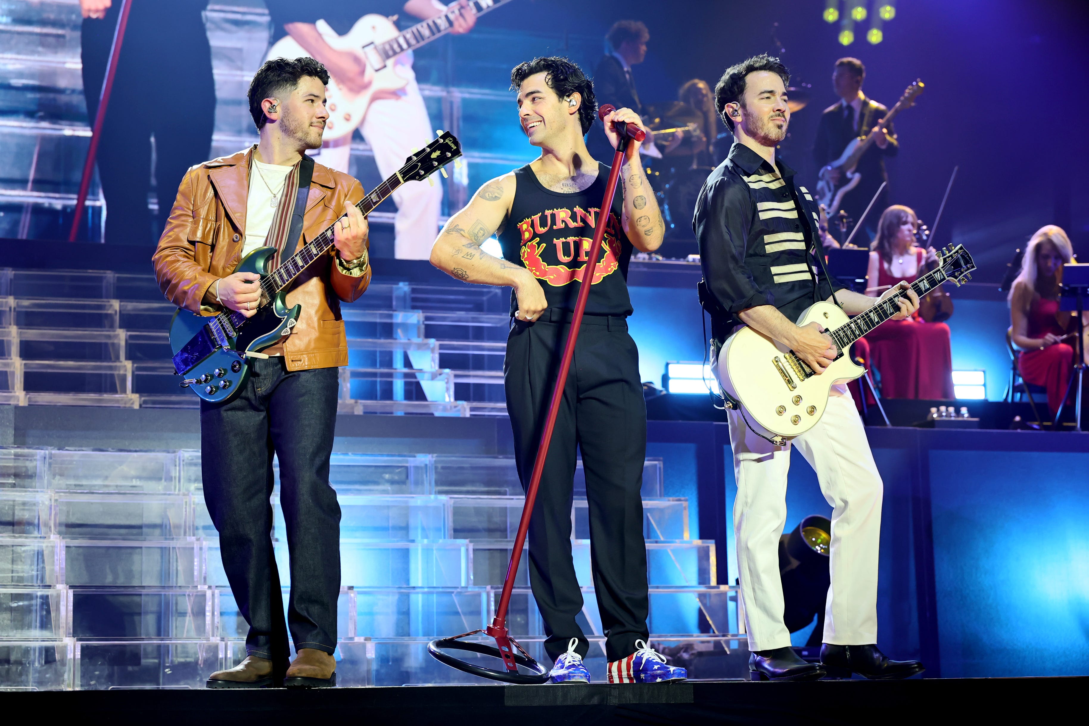 The Jonas Brothers offered a Knicks-themed shirt at their MSG concerts