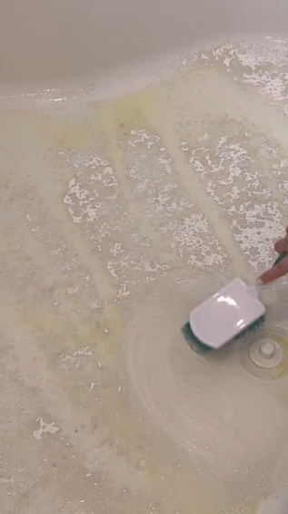 The deep cleaning routine that transforms your bathroom