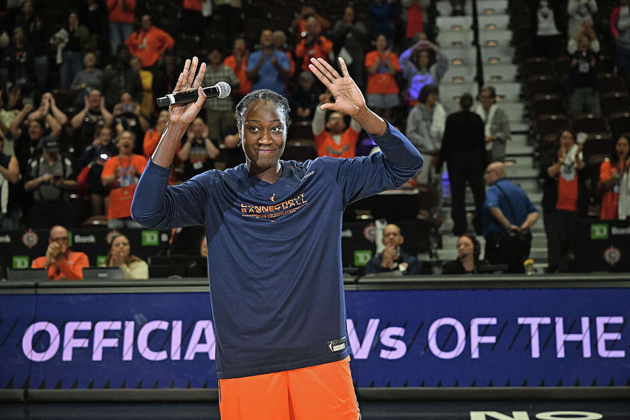 Uconn Great Tina Charles Will Be Honored By Ct Sun On Tuesday Night