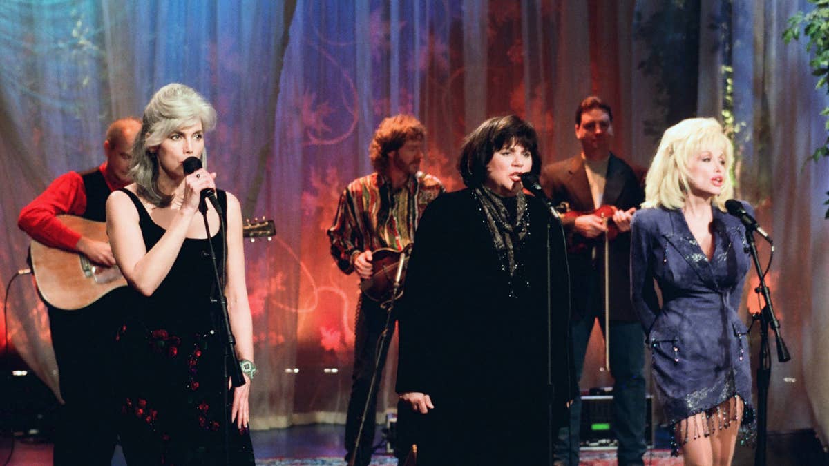 Dolly Parton Emmylou Harris And Linda Ronstadt Delivered One Of The