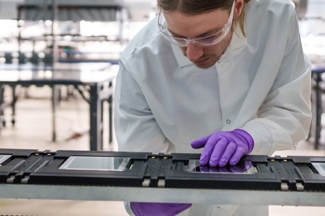 New solar panel backed by nearly $1 billion in deals could reach 34% ...