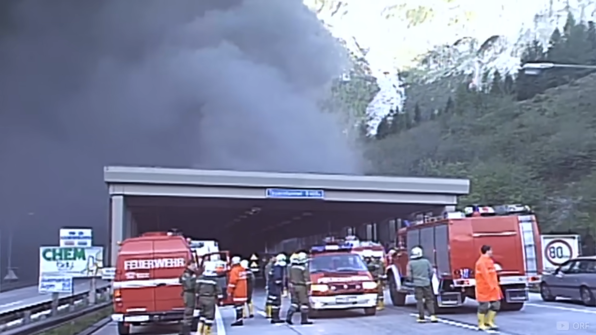 A 40-ton truck crushed cars and ruptured their fuel tanks… then ...