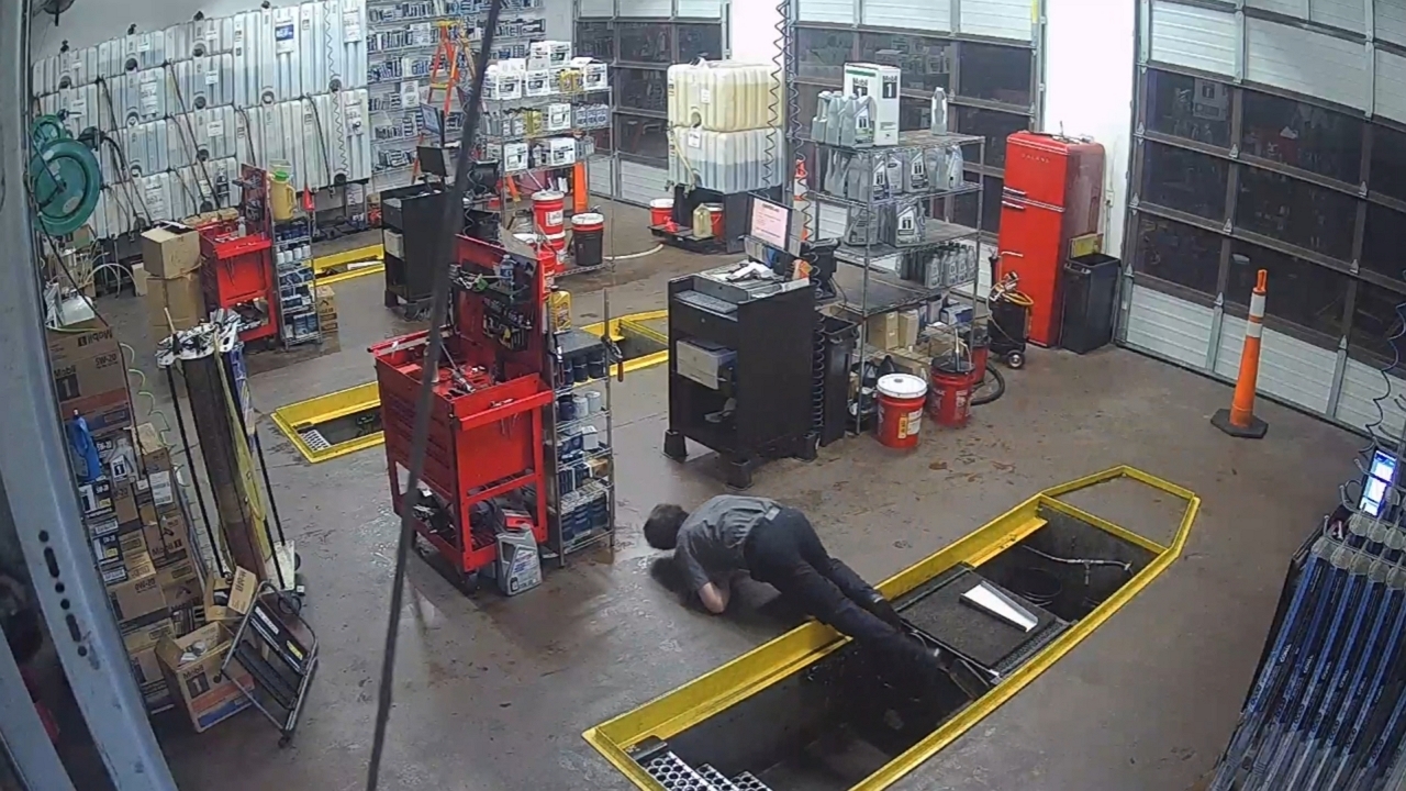 Worker falls into service pit at auto shop in Russellville, Arkansas, USA