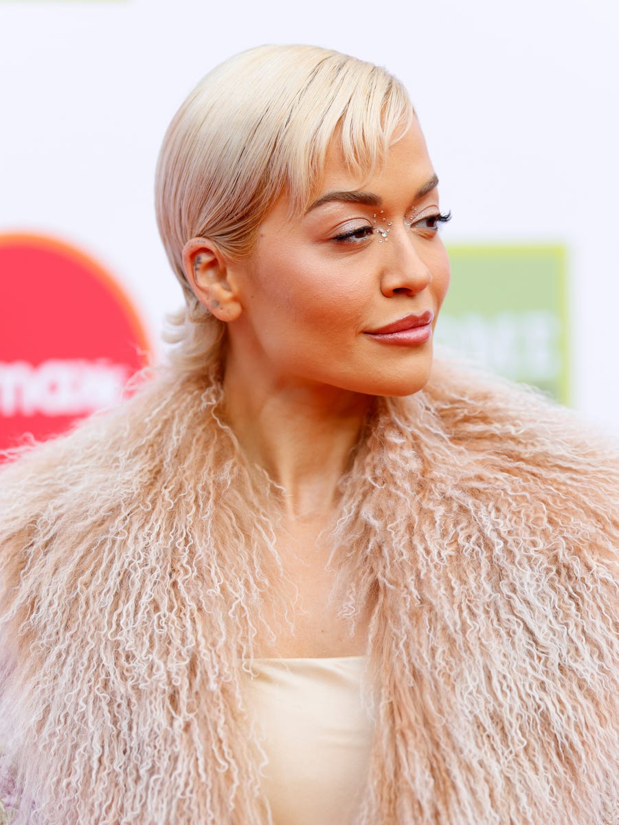 The 'flixie' is the low-maintenance haircut that adds movement to fine ...