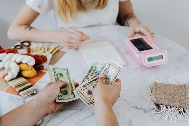 From investments to insurance: 8 financial gifts that can help your ...
