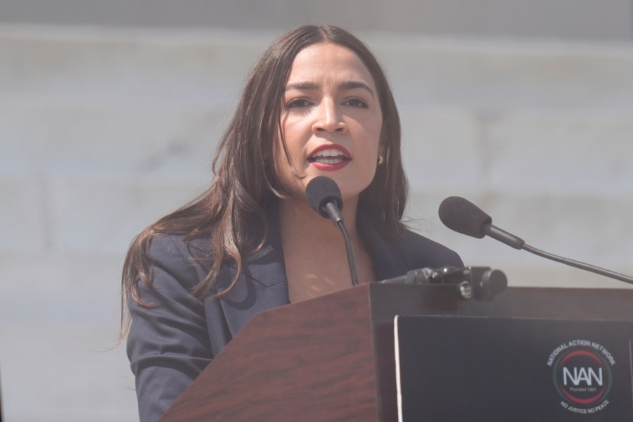 The tide is coming: Sanders, AOC speak at March on Washington