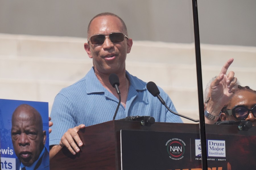 The tide is coming: Sanders, AOC speak at March on Washington