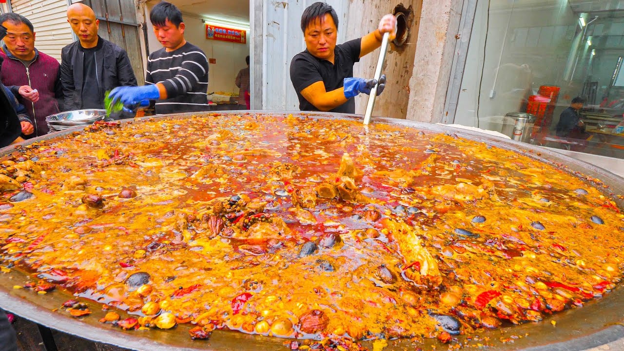This Chinese street hot pot weighs 200 kg and the entire neighborhood ...