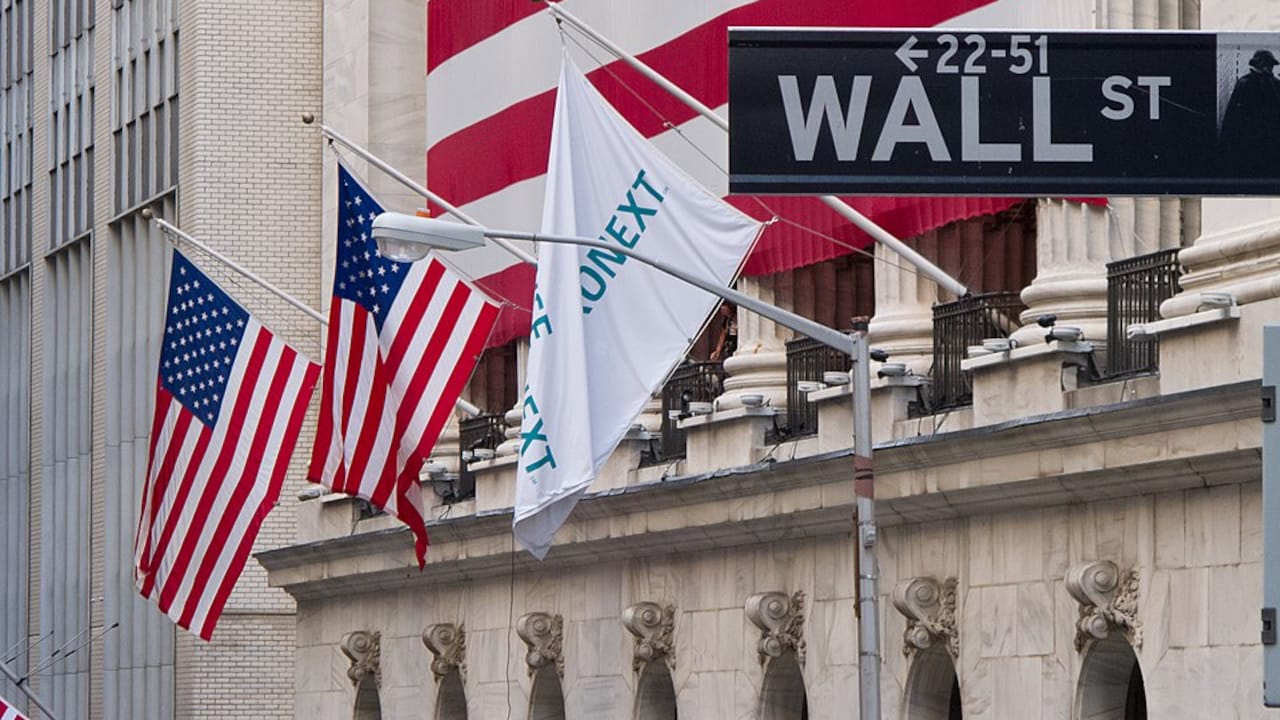 Red Thursday? Dow futures slump 200 points; yields spike among 3 ...