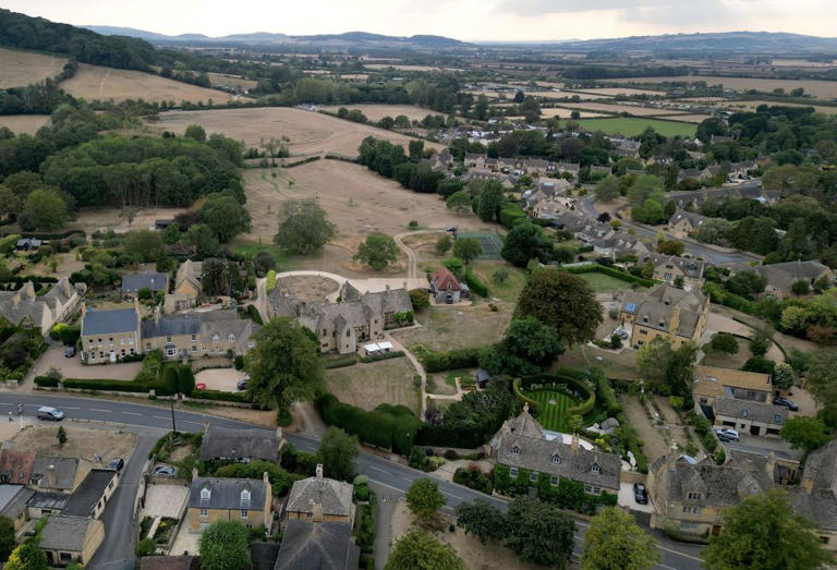Meghan Spotted At Soho Farmhouse Near Sussexes Rumoured New Home