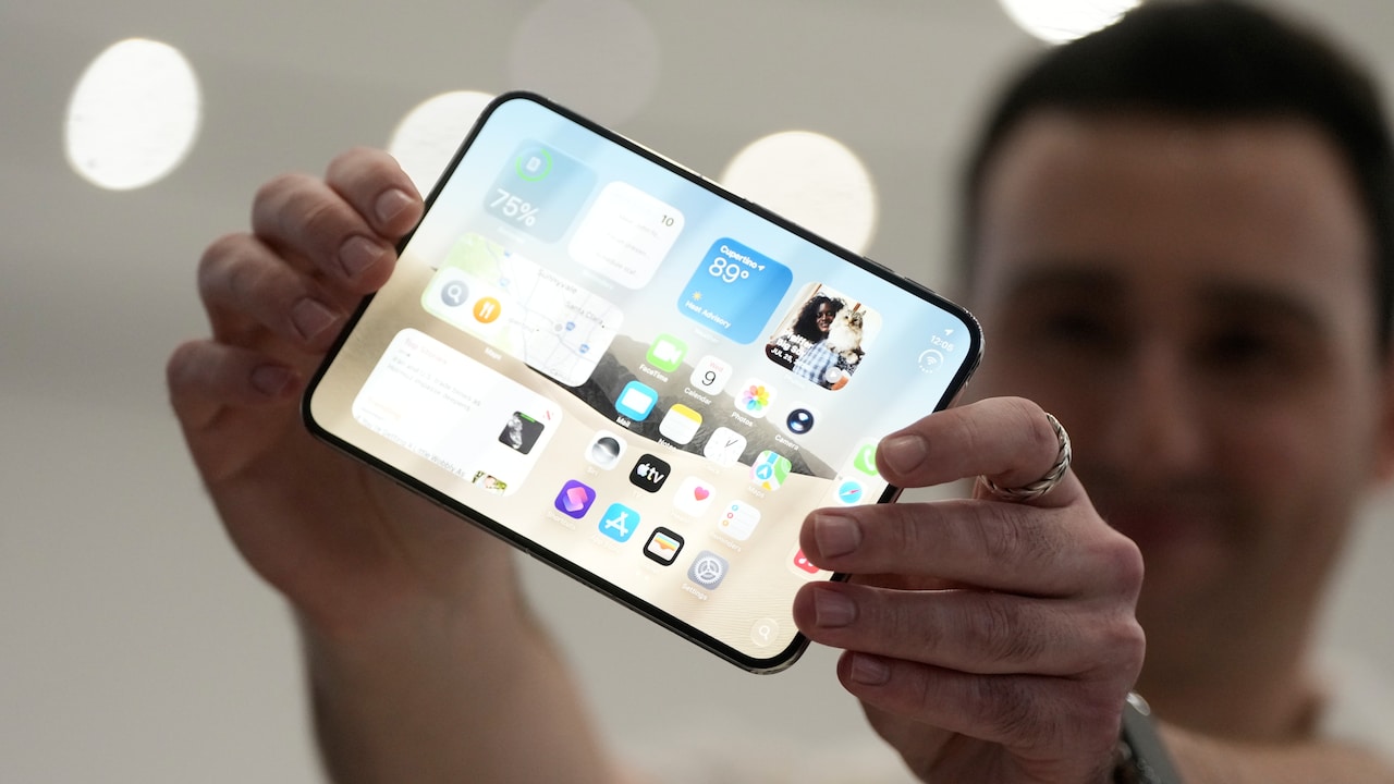 'Not the bedside clock': Samsung, Duolingo troll Apple after foldable ...