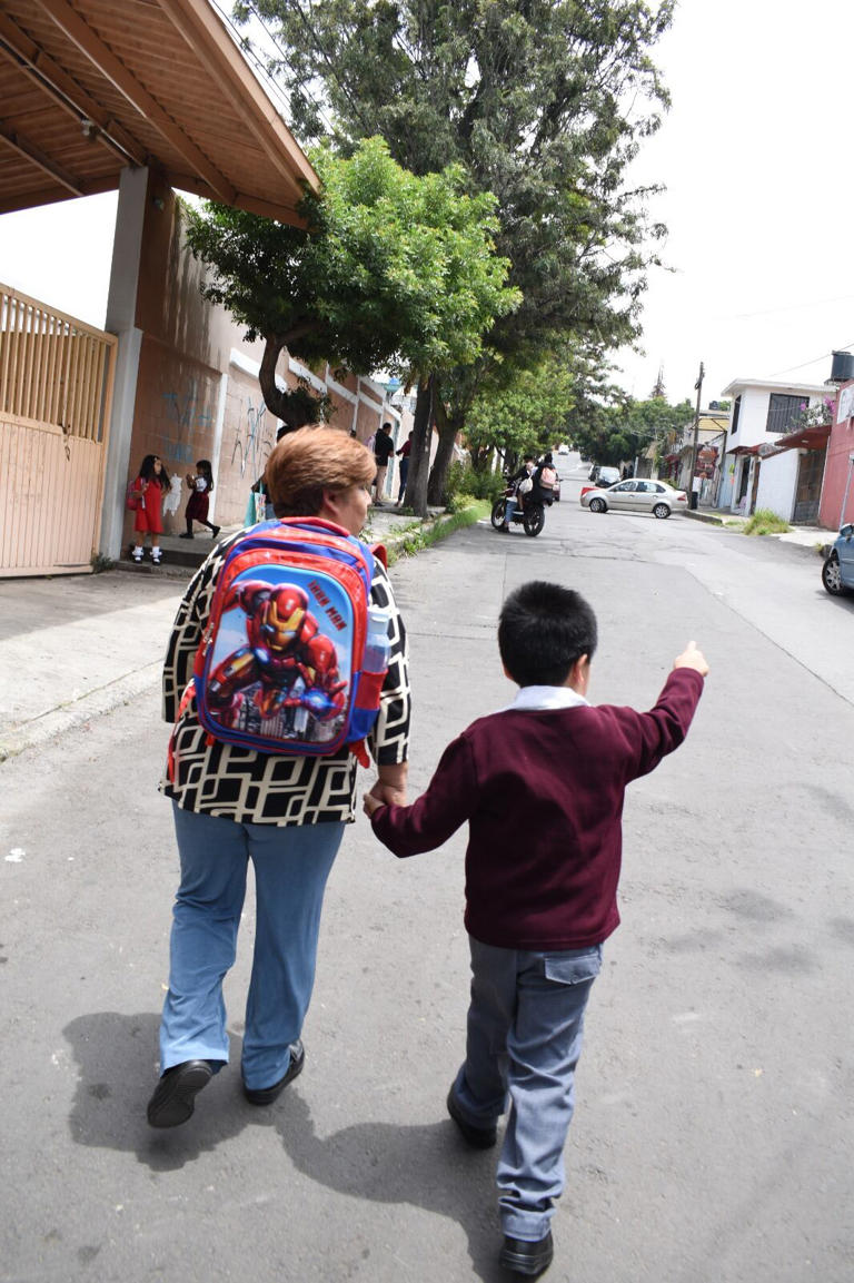 Con miedo de que todo sea nuevo; Mía y Dante, niños nacidos en pandemia ...