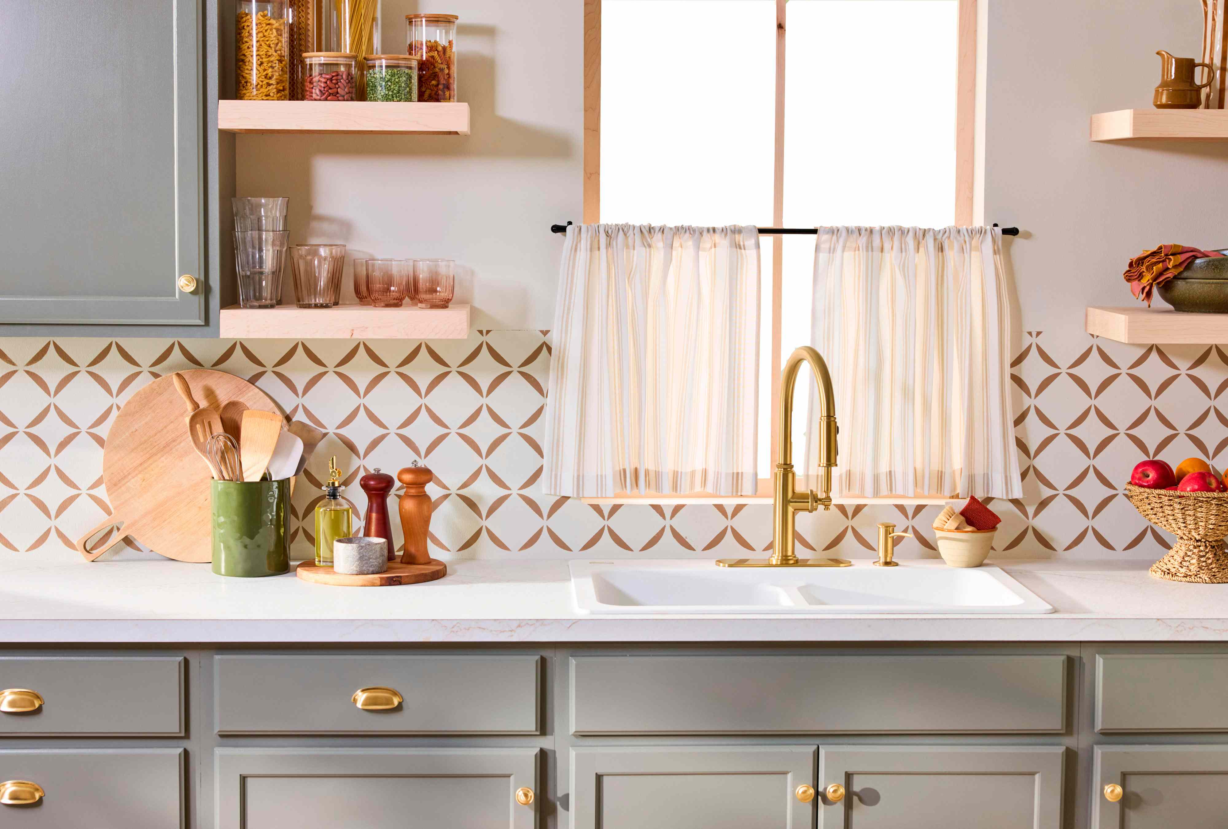 How to paint a backsplash that looks like tile (for a fraction of the cost)