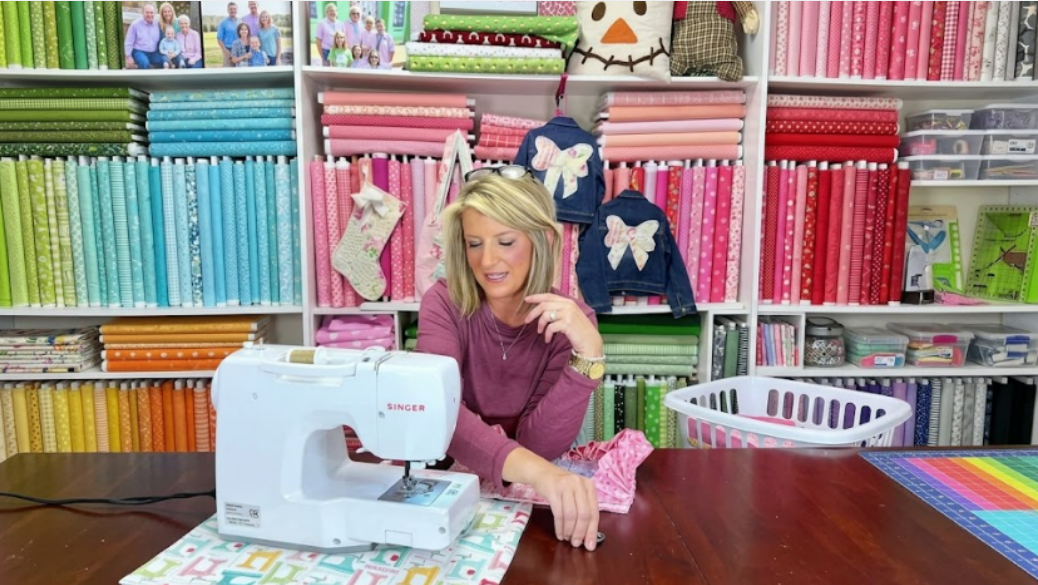 Easy ruffle bag tutorial using quilt scraps