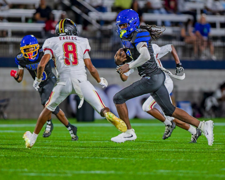 Mae Jemison runs past Columbia in Class 5A, Region 8 opener