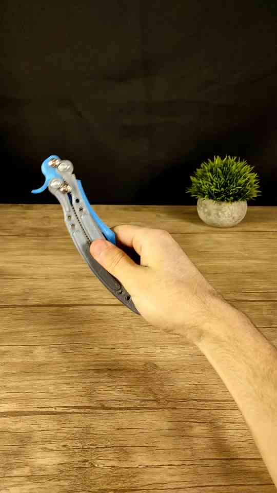 3D printed butterfly knife comb with clever design