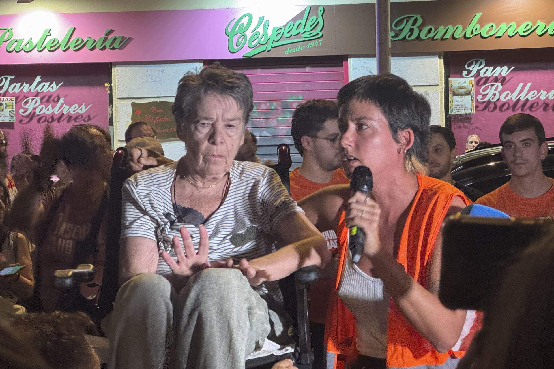 Tensión y refriega en Madrid por el desahucio de Maricarmen, una ...
