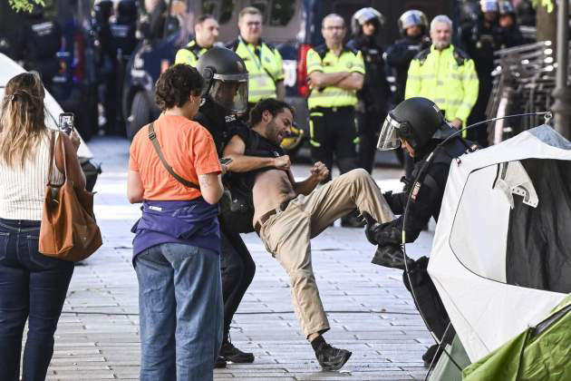 Tensión y refriega en Madrid por el desahucio de Maricarmen, una ...
