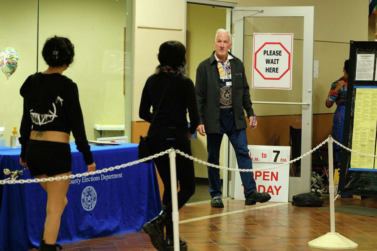 Ahead of midterm election, Texas counties scramble to process voter ...