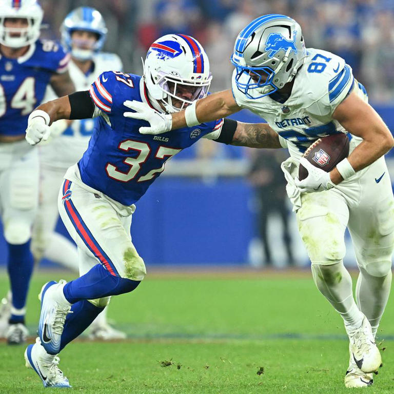 Bills sign wide receiver to 53-man roster, place defensive back on ...